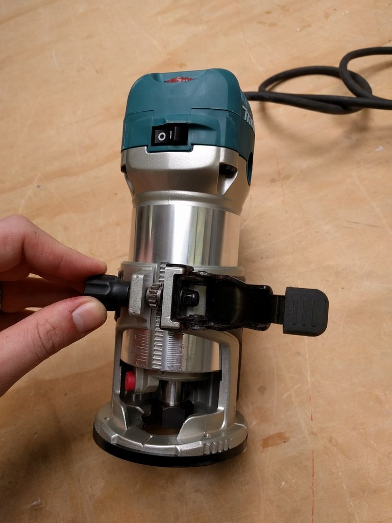Makita RT0700C Compact Router - part 3 - Tools and Consumables ...