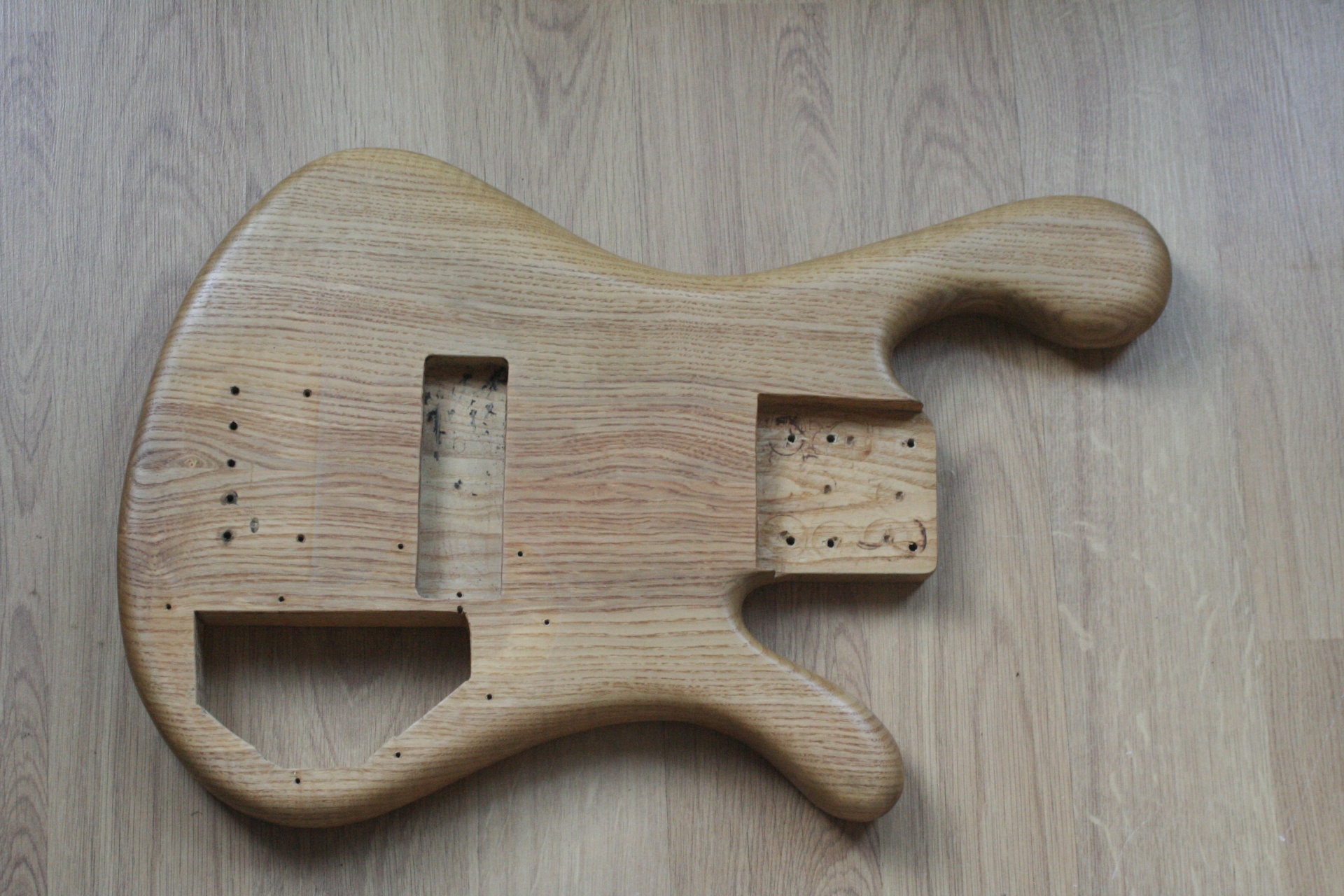 Finishing Ewan's 20 year six string bass project - In Progress and ...