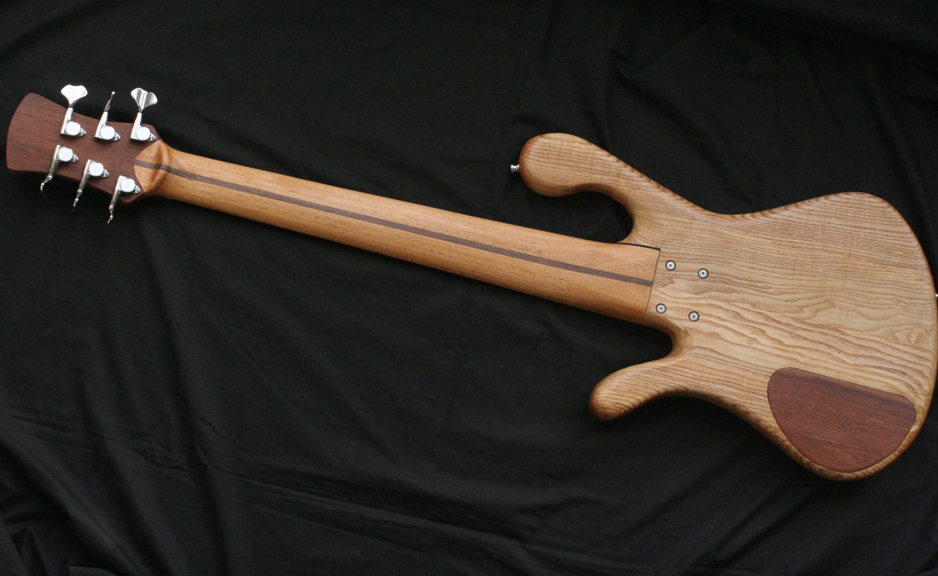 Finishing Ewan's 20 year six string bass project - In Progress and ...